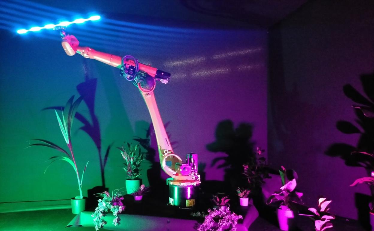 'Holobot', el robot artístico que crea jardines virtuales | El Diario Vasco
